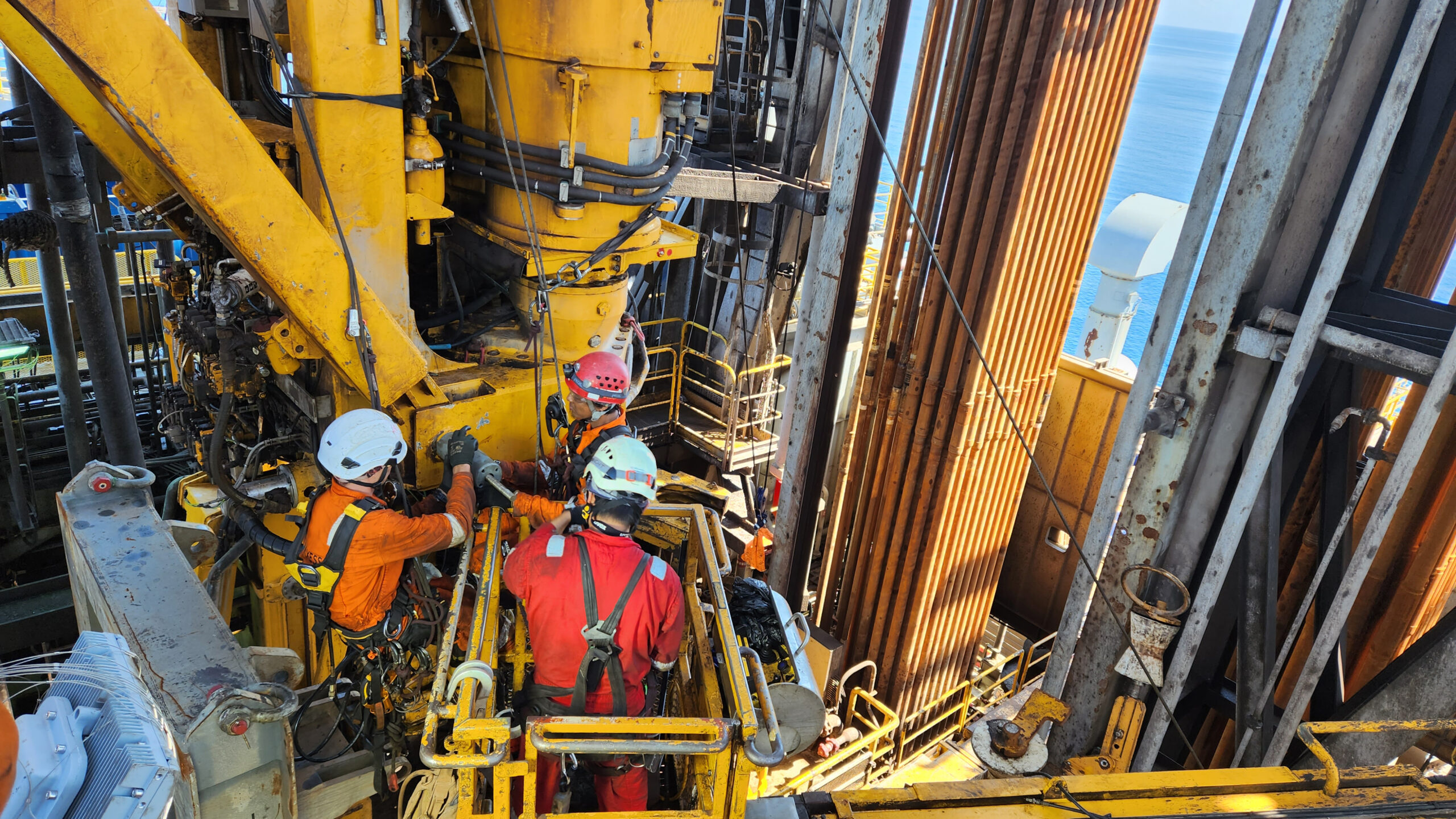 Top drive change out on drilling rig | Axess Group