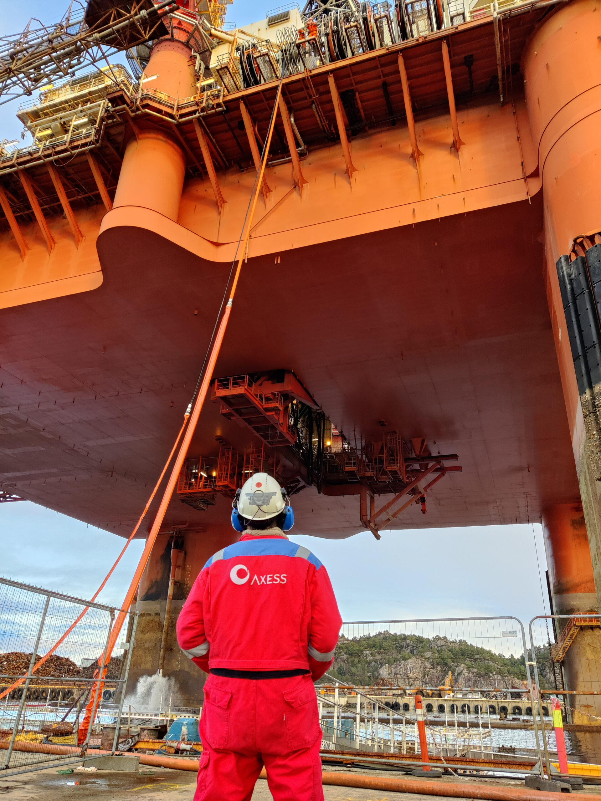 Drone inspection of a semi-submersible rig | Axess Group